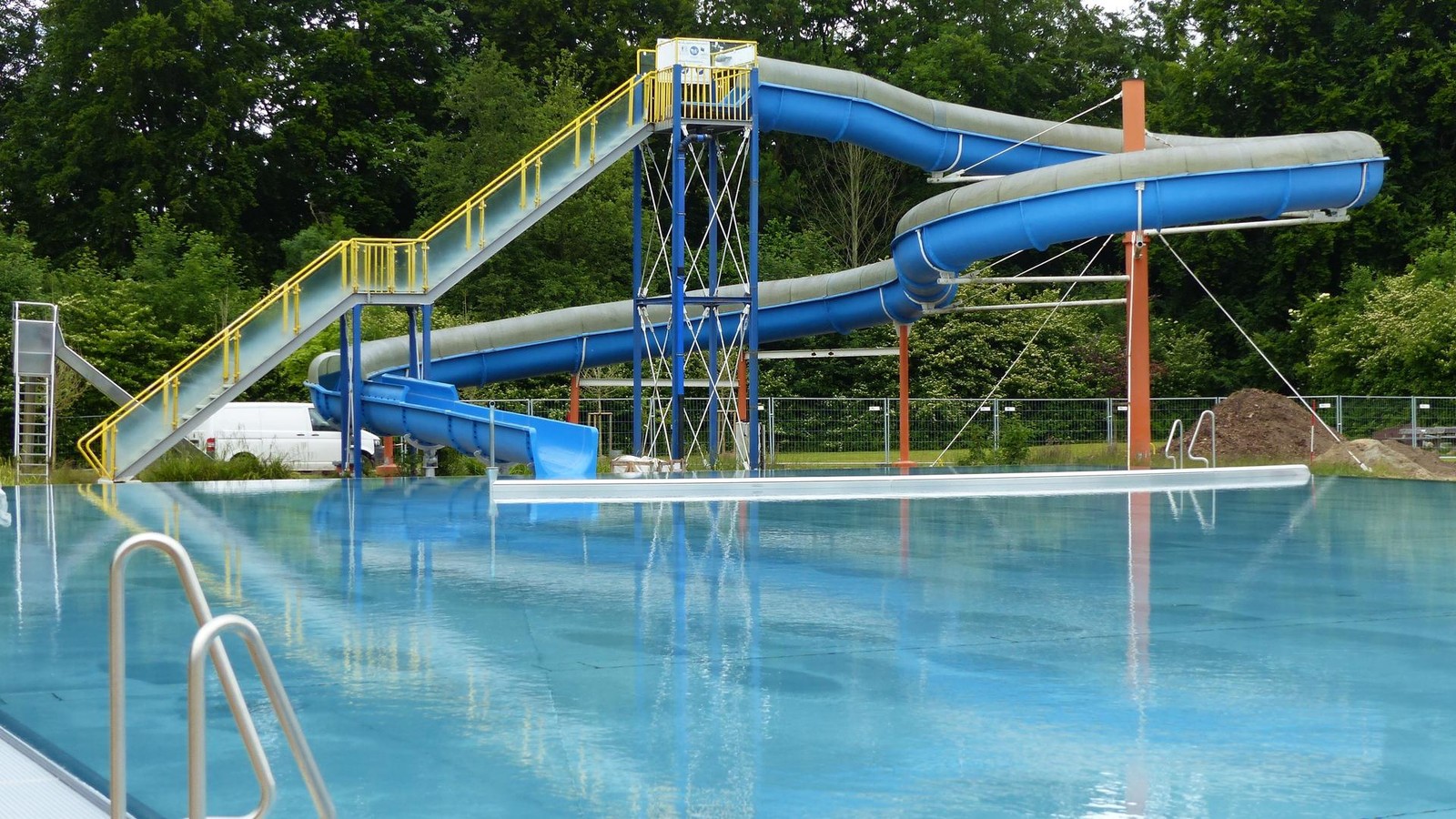 Bargteheide: 30 Jahre alte Wasserrutsche im Freibad marode – Was nun ...