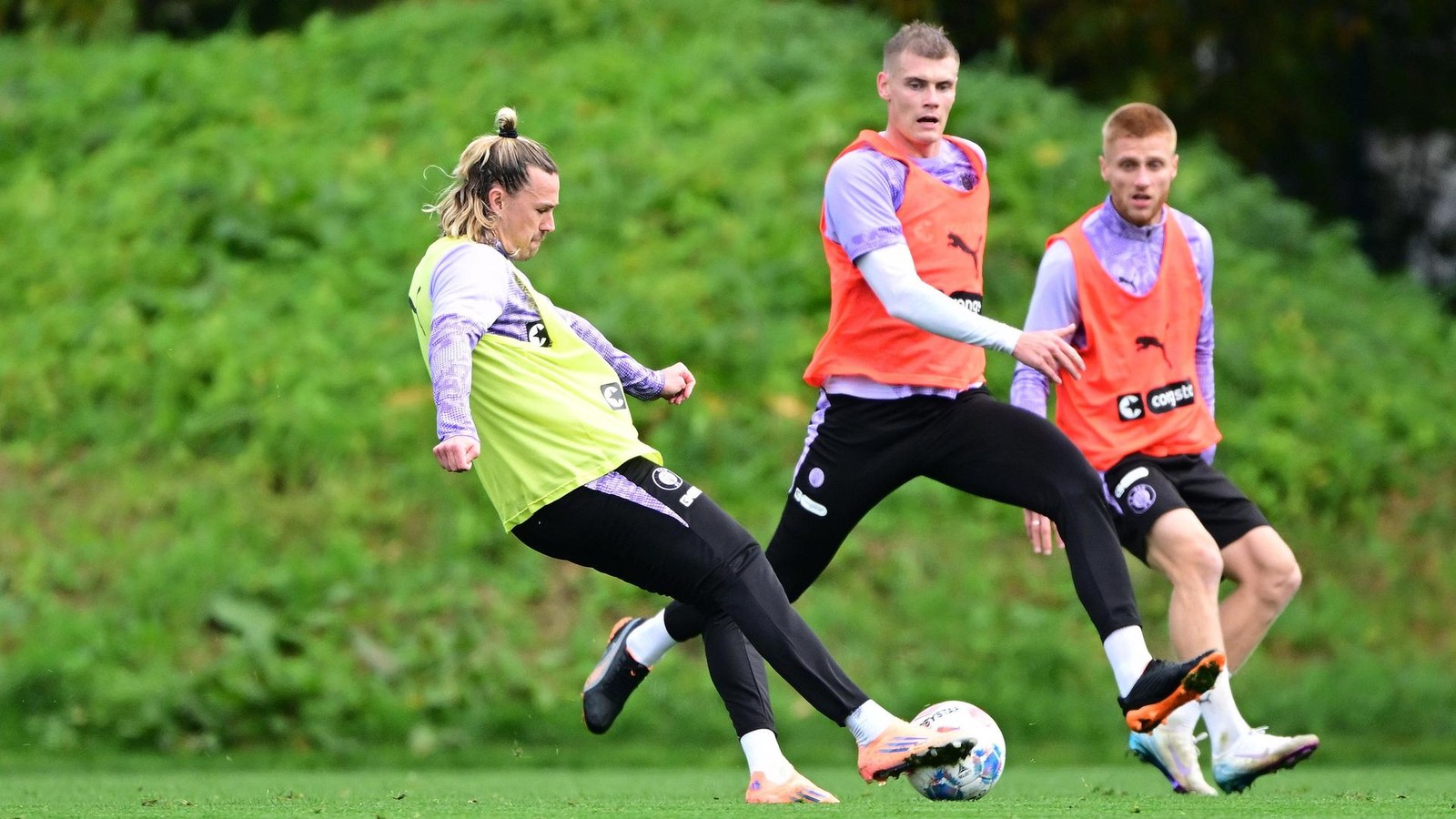 FC St. Pauli: Aufatmen bei Jackson Irvine, Sorgen um Hauke Wahl