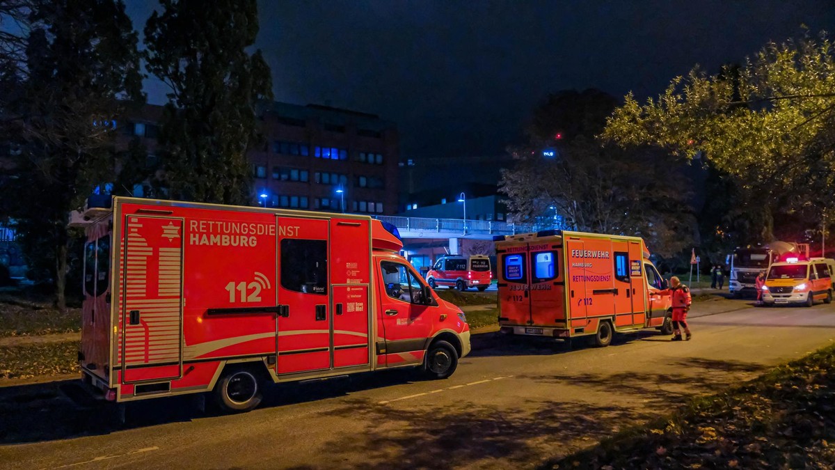 Feuerwehr Hamburg: Brand in Flüchtlingsheim am Überseering – vier Verletzte