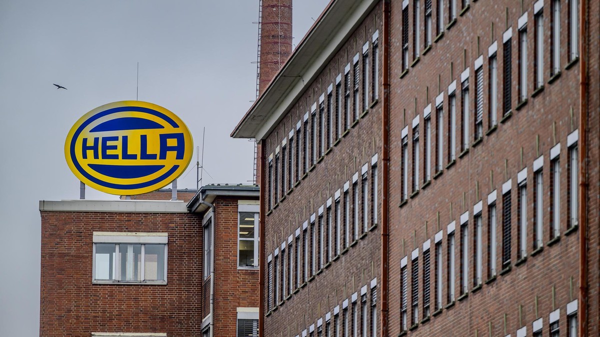 Erst verliert er seinen Job, wenig später wird Peter Laier neuer Hella-Chef