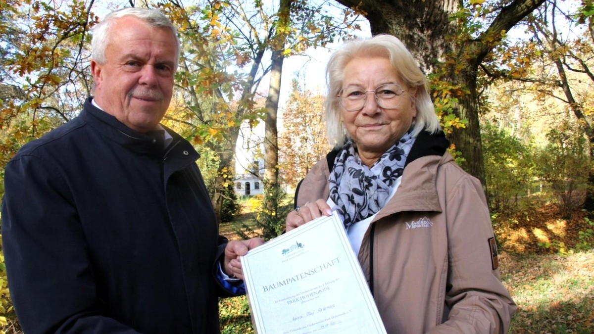 Das ist Heimatliebe in Nordhausen: Zum Ruhestand eine rote Rosskastanie ...