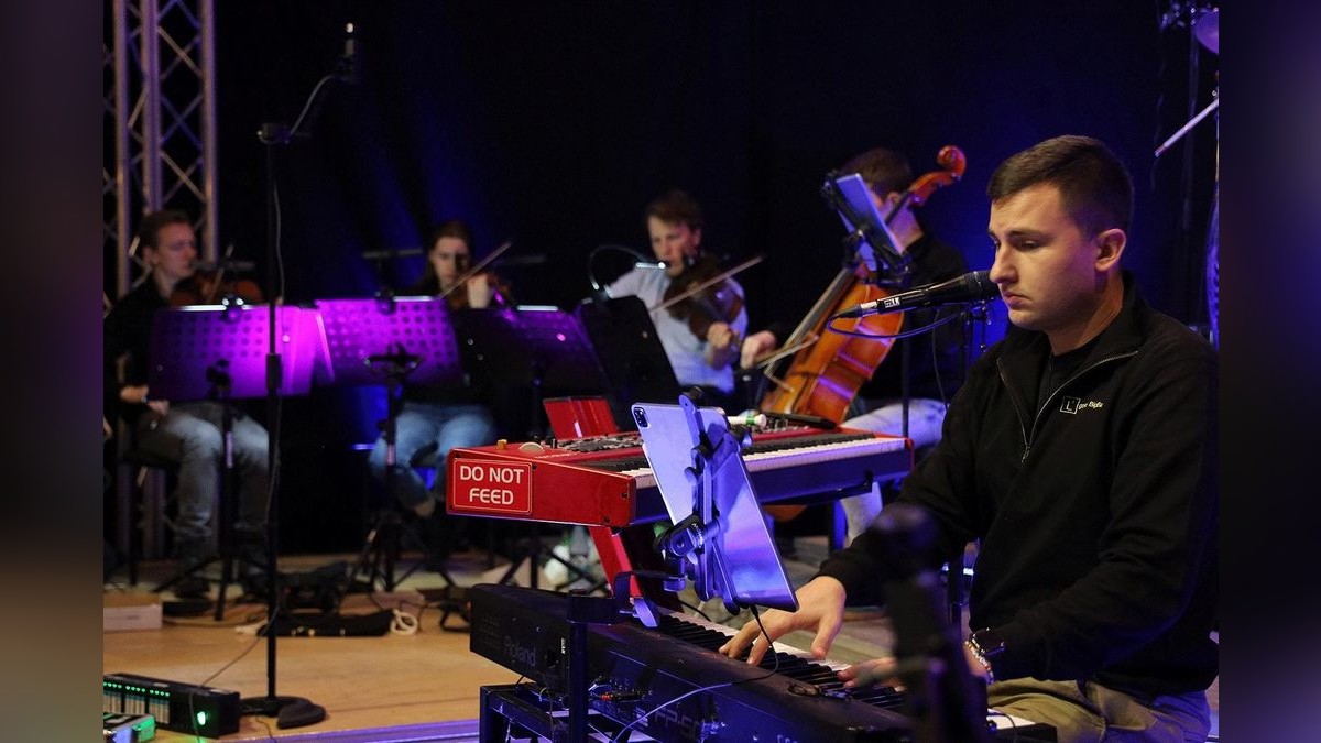 31 Fotos vom berauschenden Konzert mit „L-Quadrat“ in Big Band Format ...