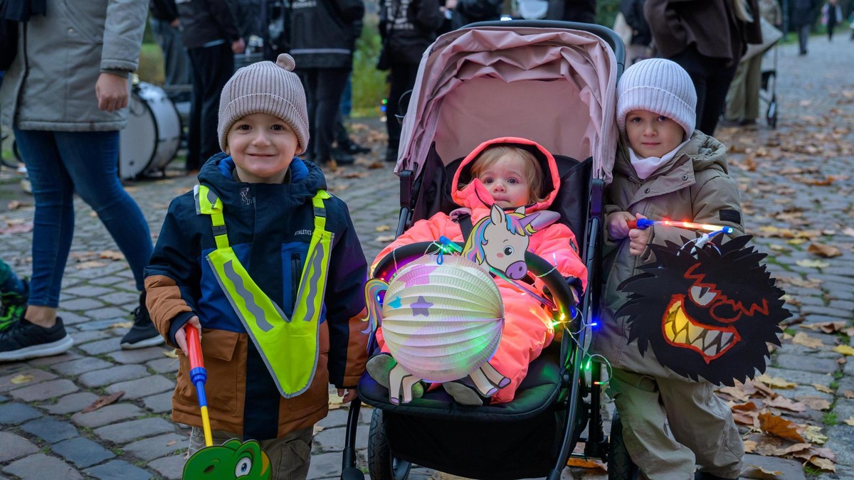 St. Martin mit dem Herner Förderturm: Viele Bilder vom Umzug am Schloß ...
