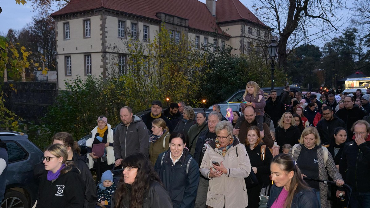 St. Martin mit dem Herner Förderturm: Viele Bilder vom Umzug am Schloß ...