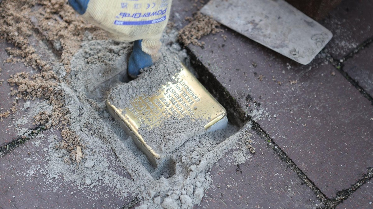 Sieben neue Stolpersteine in Velbert gegen das Vergessen der NS-Gräuel