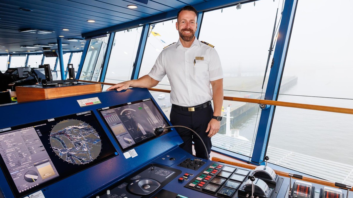 „AIDAdiva“ auf Weltreise ab Hamburg: So tickt Kapitän Michael Schmid (37)