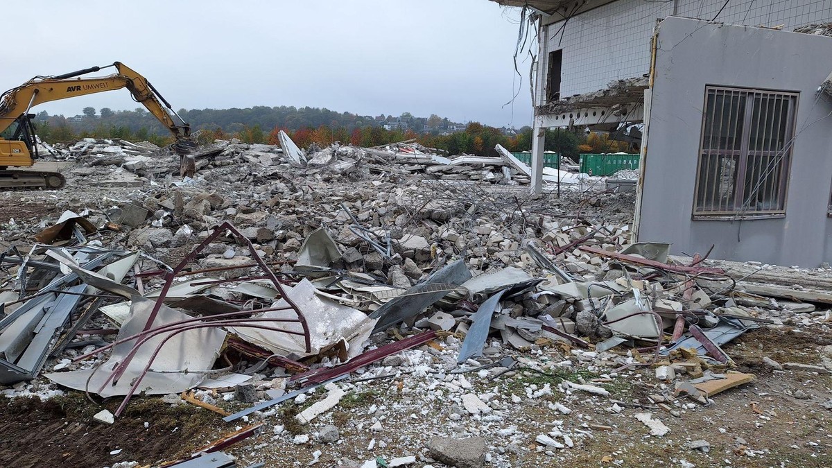Abrissbirne in Hattingen: Auf dem Hüttengelände verschwindet Turbon ...