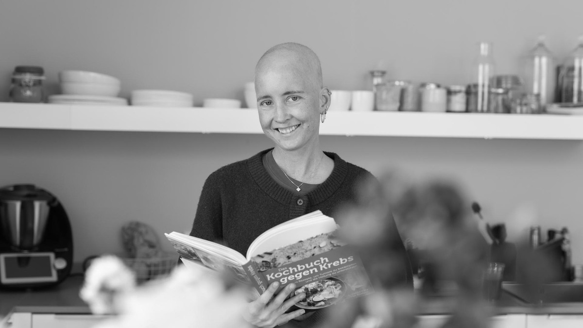 Abschied mit rührenden Worten: Kelly Flint ehrt verstorbene Schwester Kim