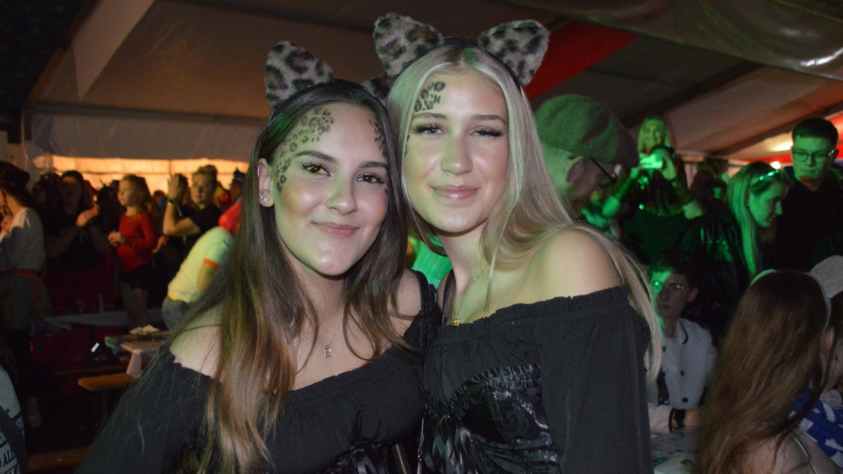 Karneval im Kreis Olpe: Furiose Sessions-Eröffnungen und ein neuer Prinz