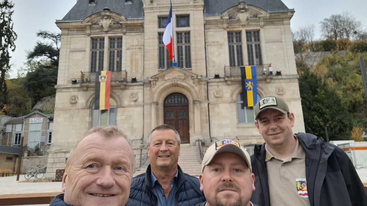 Unterschiedliche Uniformen, ein Geist: Reservisten aus dem Saale-Orla ...