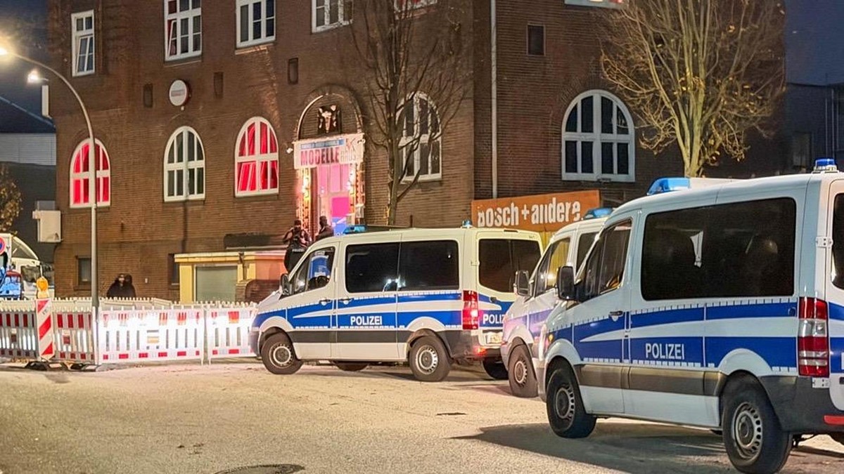 Razzia im Bordell: Finanzamt überprüft Etablissement, Polizei Hamburg hilft