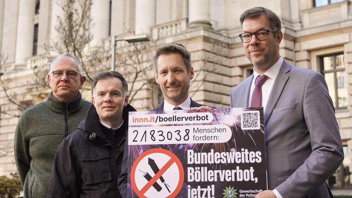 Berlin: Polizeigewerkschaft übergibt 2 Millionen Unterschriften fürs ...