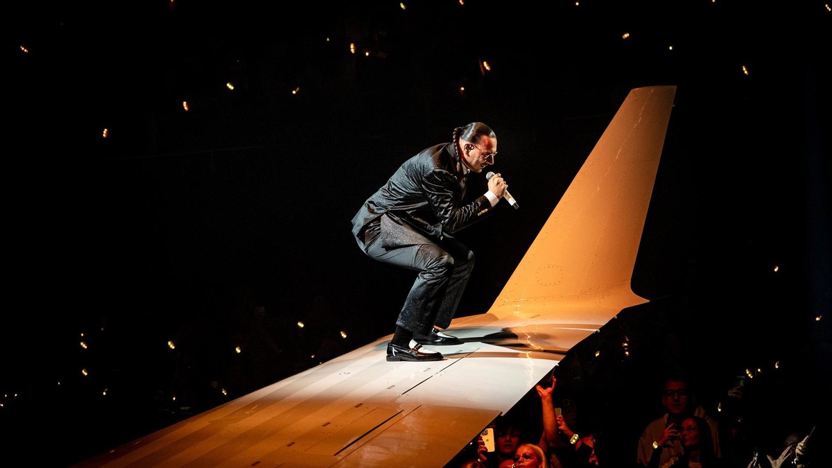 Apache 207 eröffnet Tour in Dortmund: Flugzeugshow und starke Liveband