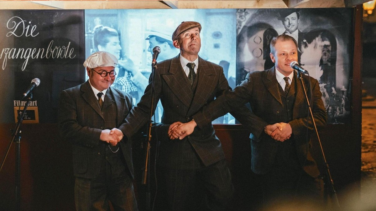 Berlin-Mitte: Nostalgische Weihnachtszeit beim Winter-Film-Fest im ...