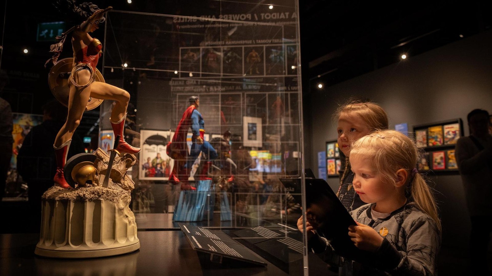 Katzen, Dinos, Wikinger, Superhelden in Hamburg: Tolle Ausstellungen in ...