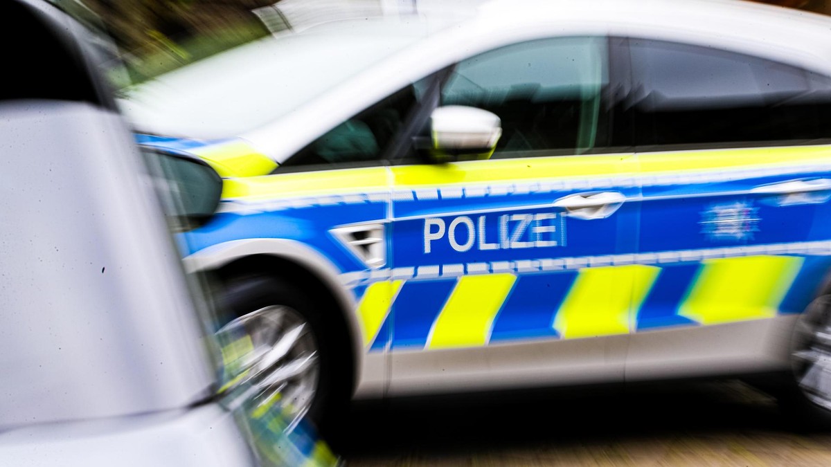 Gelsenkirchen: Frau schlägt Mann mit Glasflasche ins Gesicht