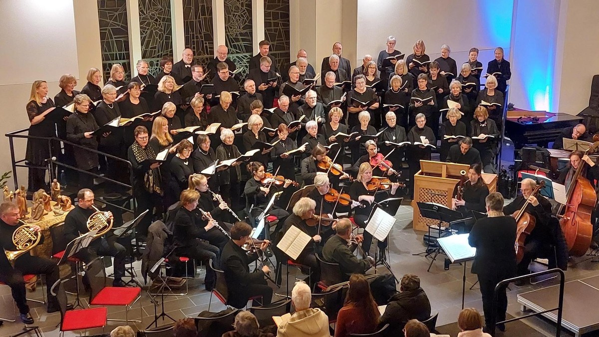 Bachs Weihnachtsoratorium begeistert mit festlichem Glanz in Hemer