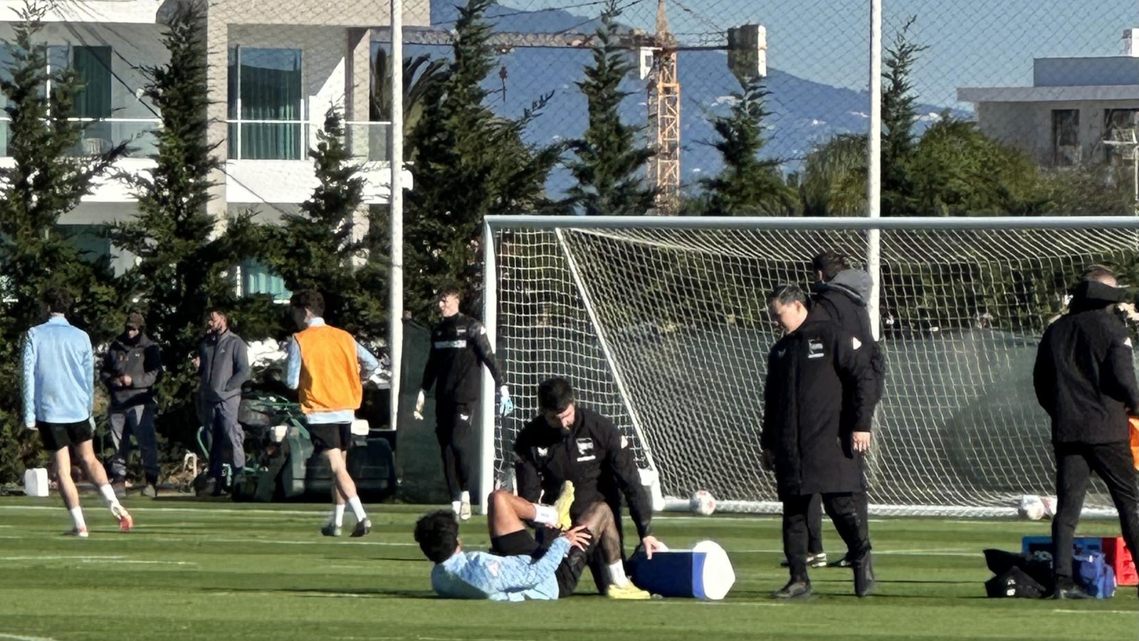 Hertha BSC: Profi muss Einheit im Trainingslager verletzt abbrechen