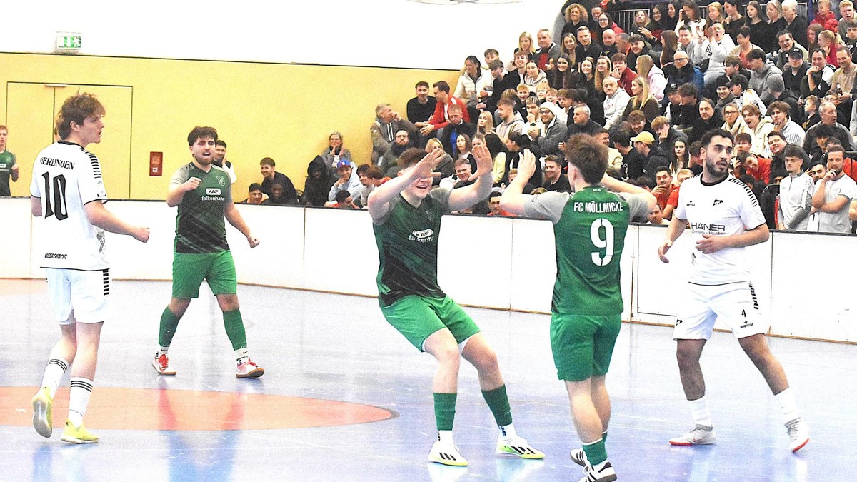 Fußball im Kreis Olpe: A-Kreisligist rockt die Halle beim Gemeindepokal ...