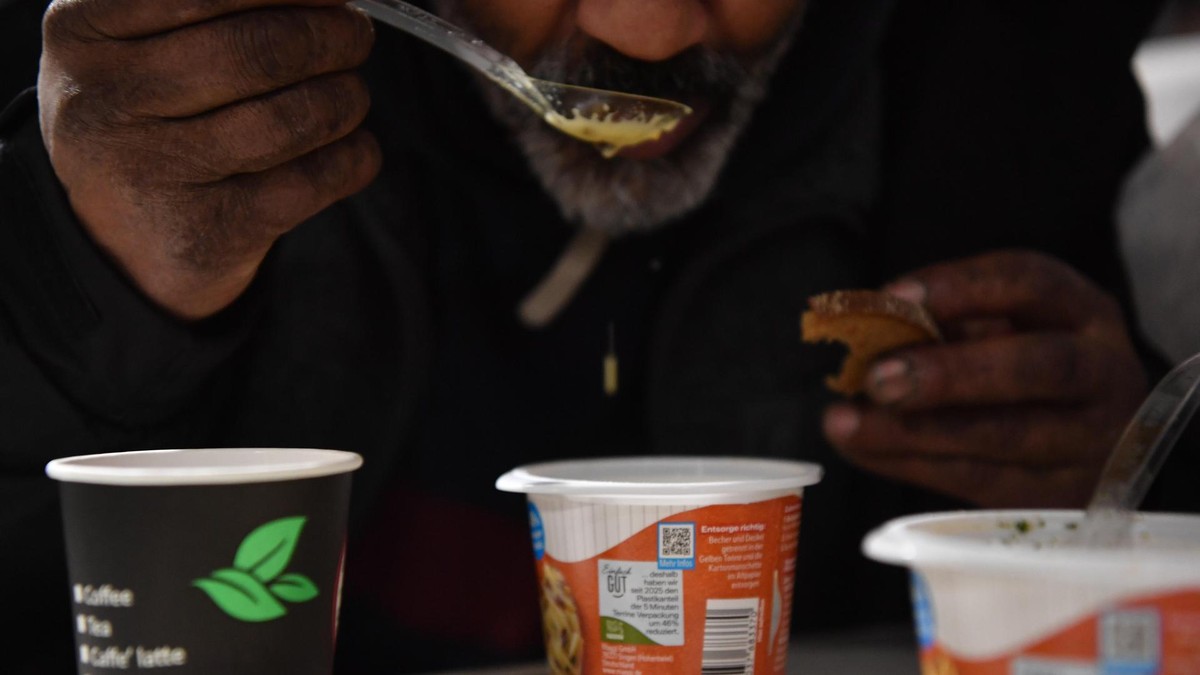 Cold Snap Berlin: How People Without Shelter Are Coping