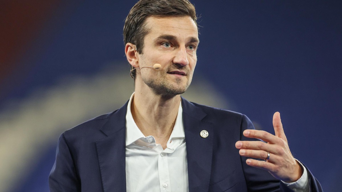 Suche nach Schalke-Hauptsponsor wird Tillmanns Härtetest