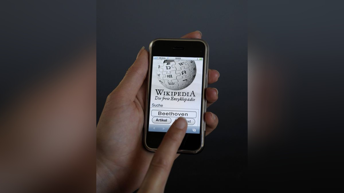 Jubiläum in schweren Zeiten: Steht Wikipedia nach 25 Jahren vor dem Aus?