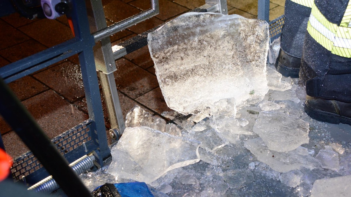 Tauwetter: Eiszapfen und Schneebretter werden zur Gefahr