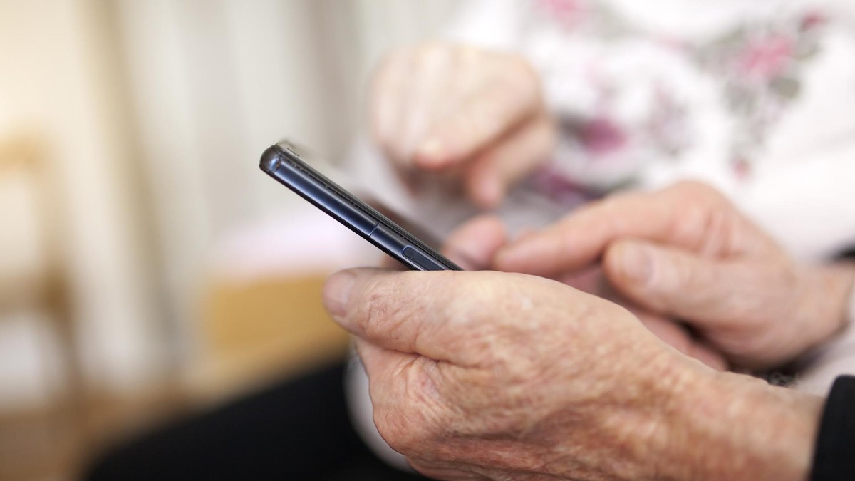 Spieß umgedreht: Cleveres Seniorenpaar (73 und 76) überlistet Betrüger