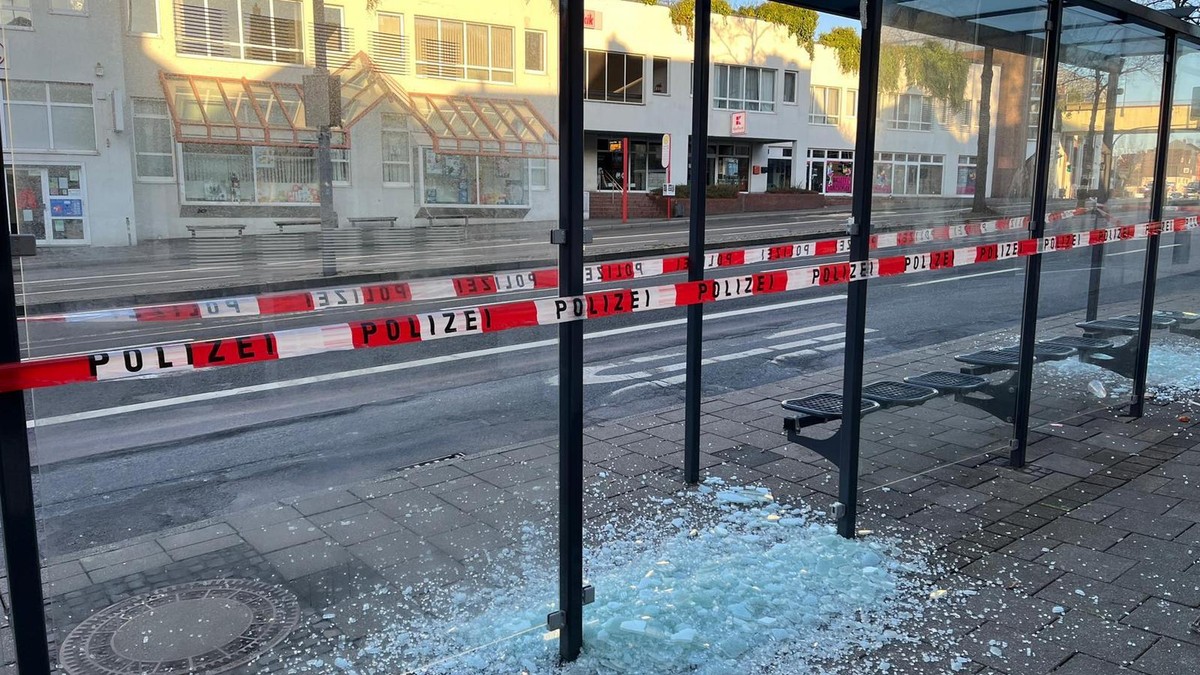 Iserlohn/Hemer: Vandalen demolieren massenweise Bushaltestellen