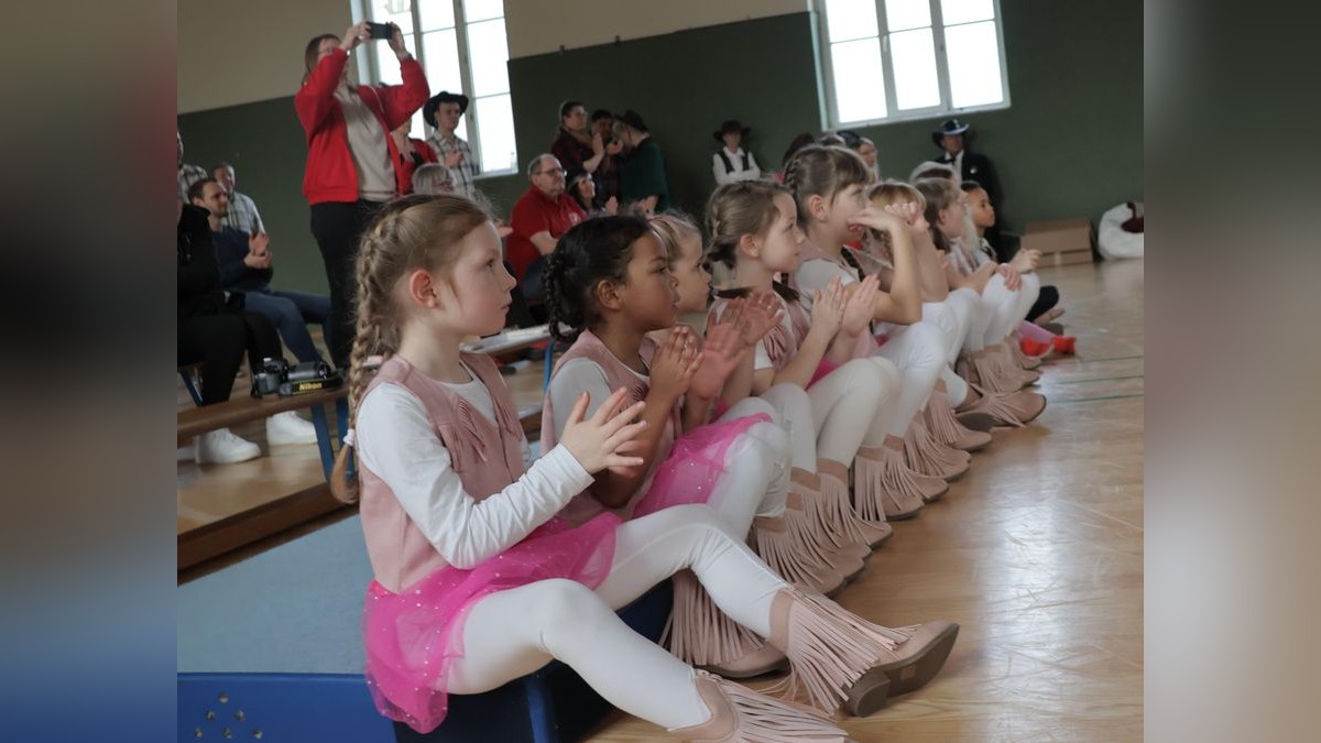 Gute Stimmung von der ersten Minute: Zeulenrodaer Faschingsnarren geben ...