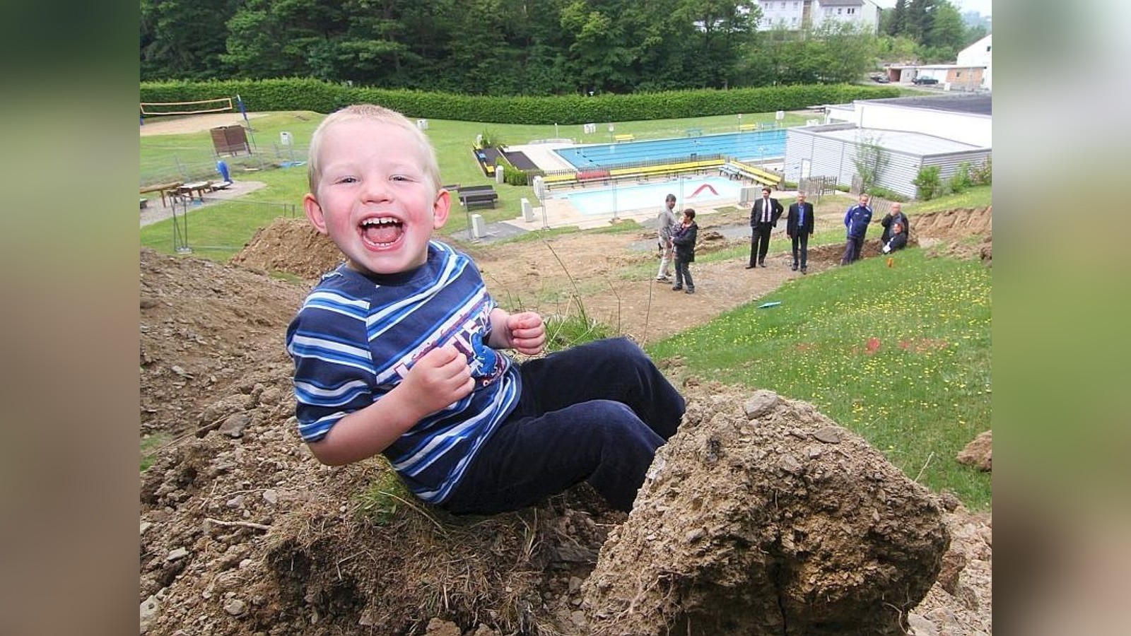 Volle Pulle den Hügel hinab