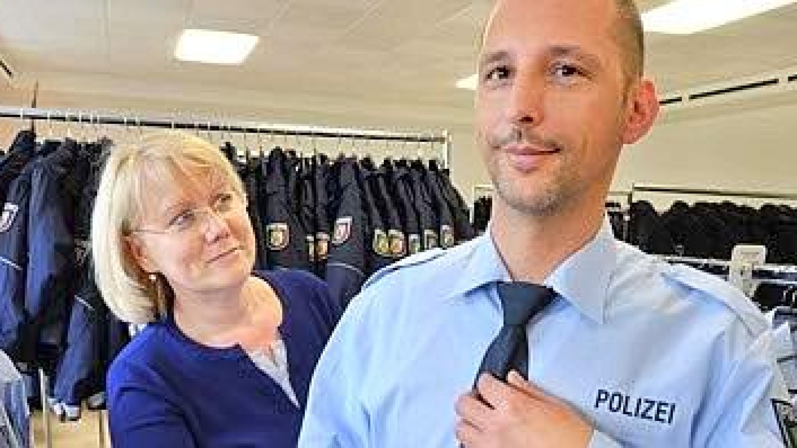 Neue Uniformen: Die Polizei macht blau