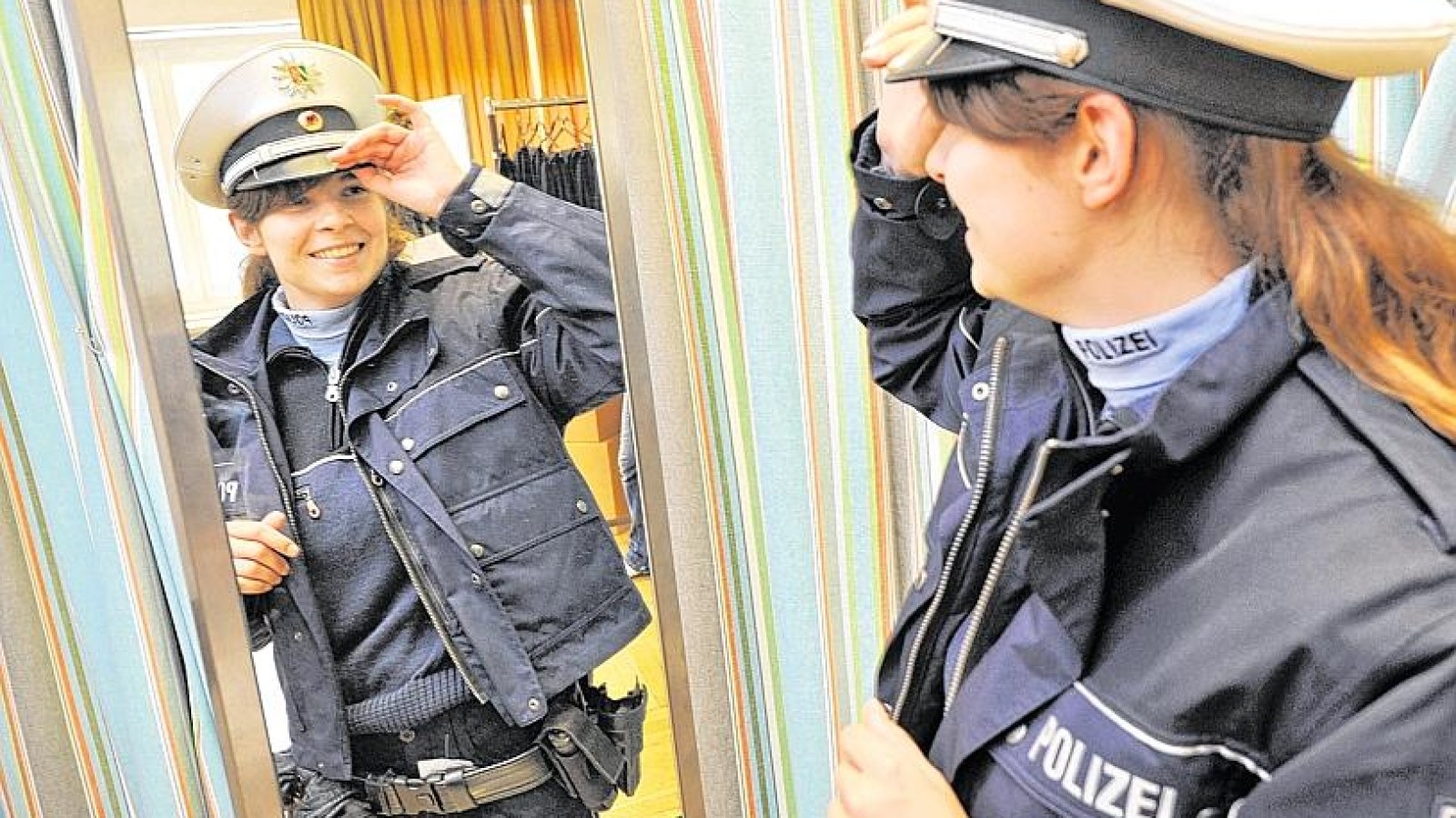 Neue Uniformen: Die Polizei macht blau