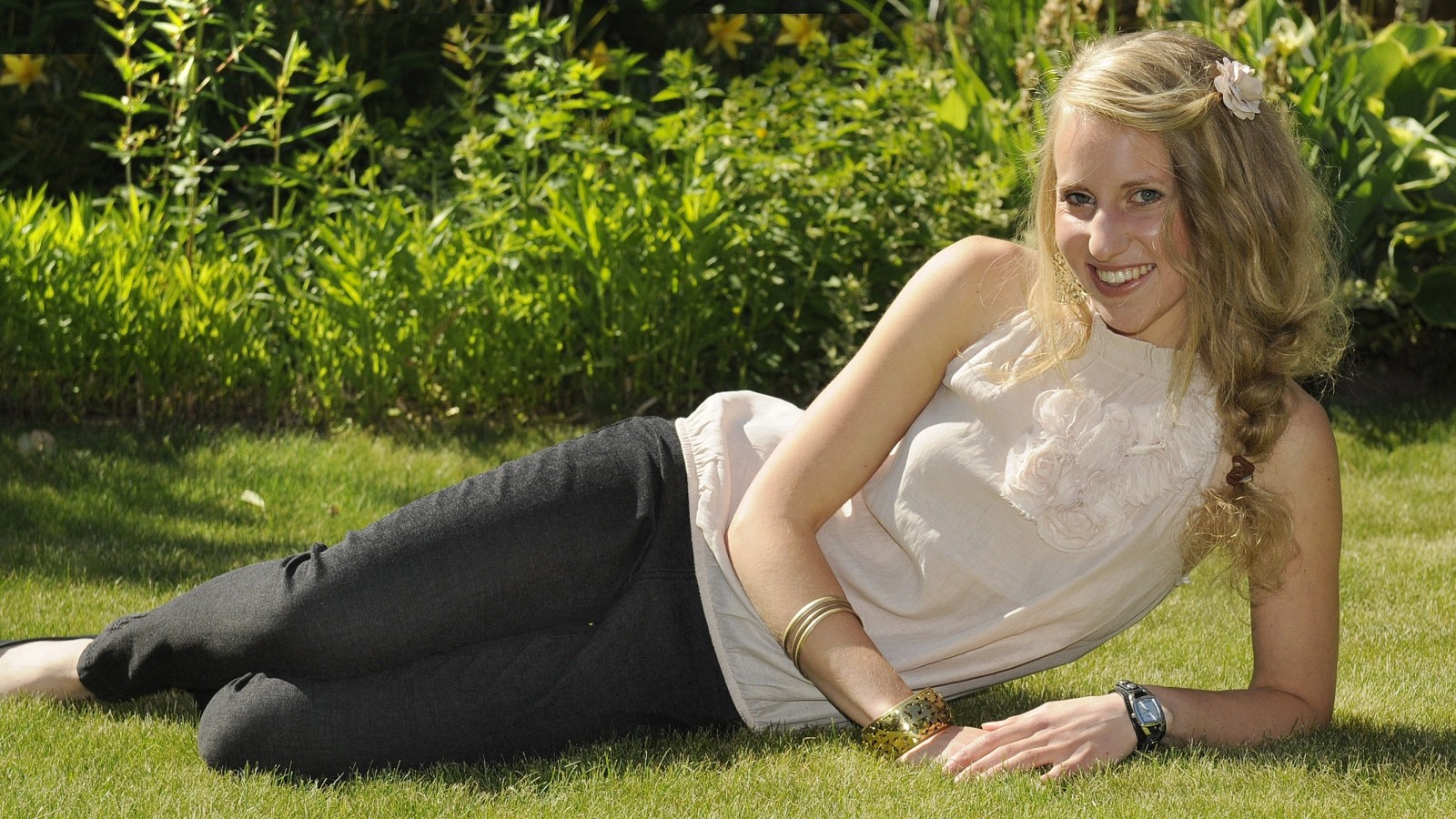 Blond, hübsch und streichzart