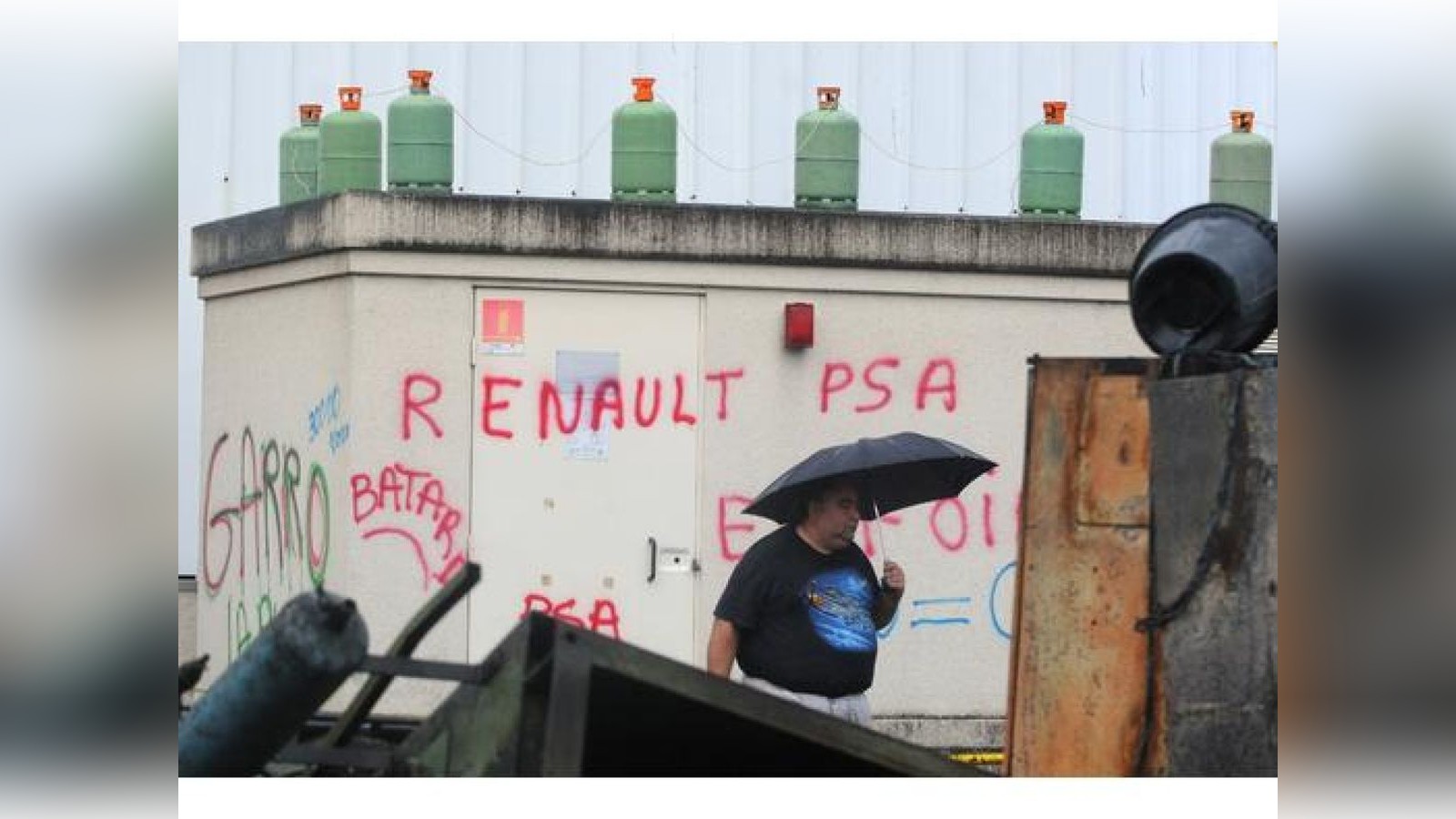 Entlassene Arbeiter drohen mit Fabriksprengung