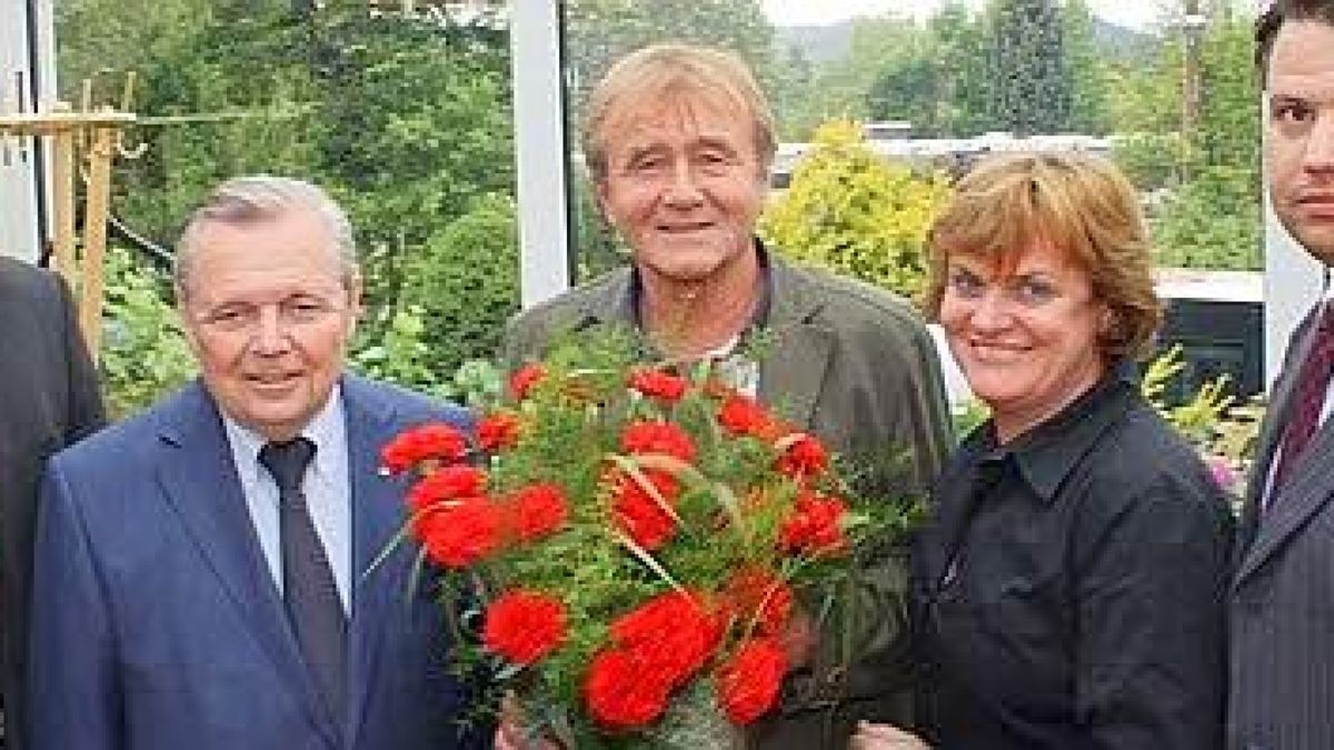 Blumen für engagierten Genossen