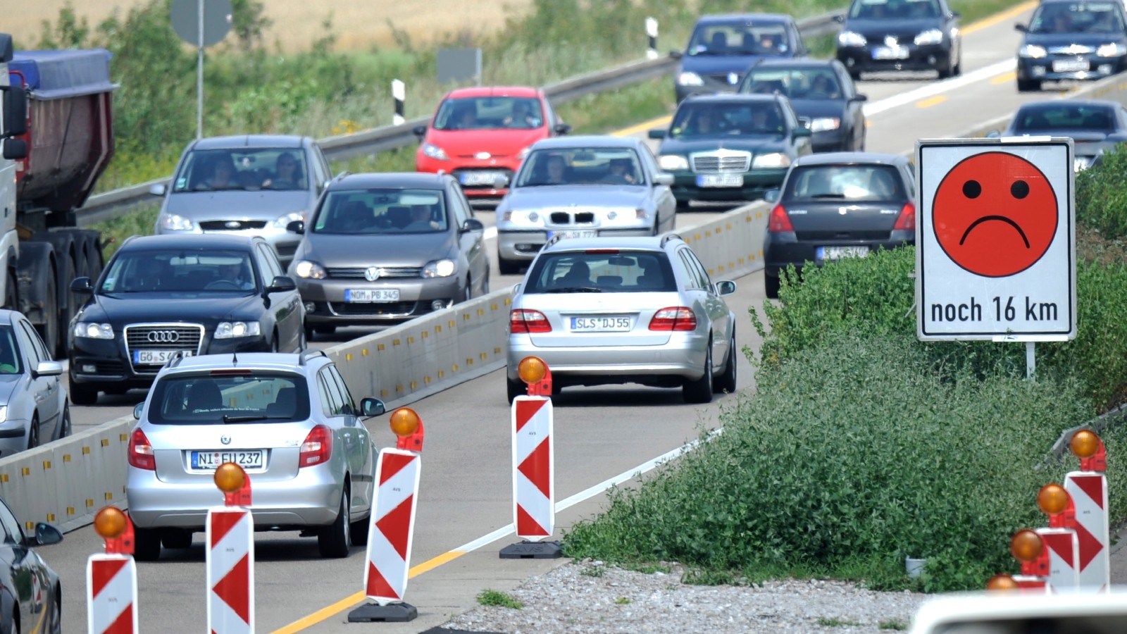 Parkplatz Autobahn - Das richtige Verhalten im Stau