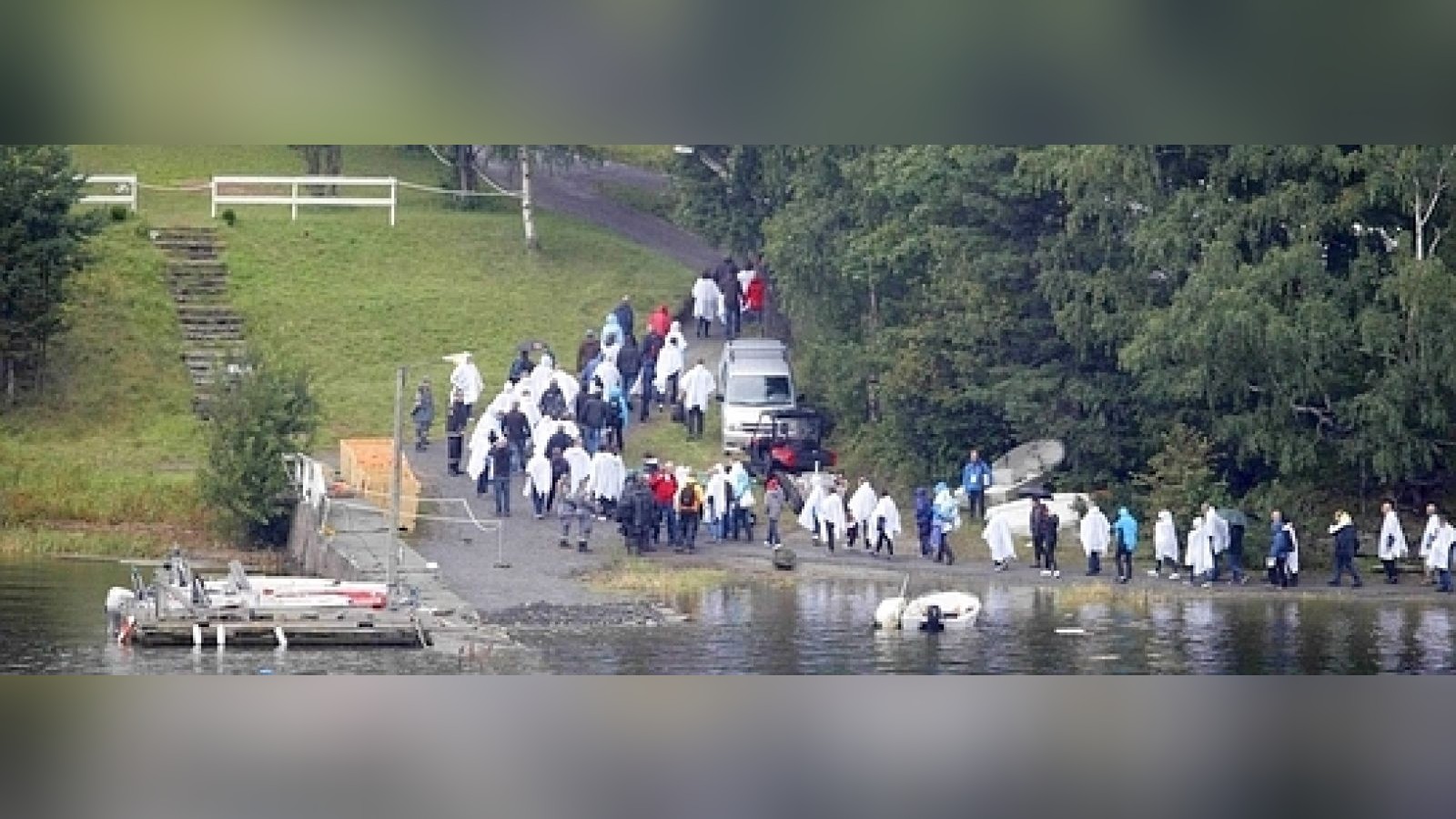 Utoya-Überlebende gehen zurück auf die Insel