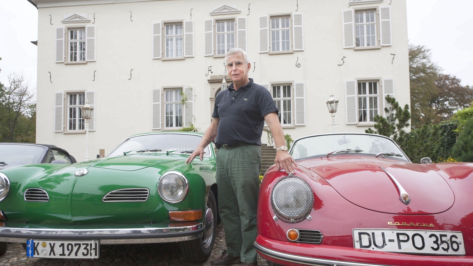 Oldtimer im Schloßhof