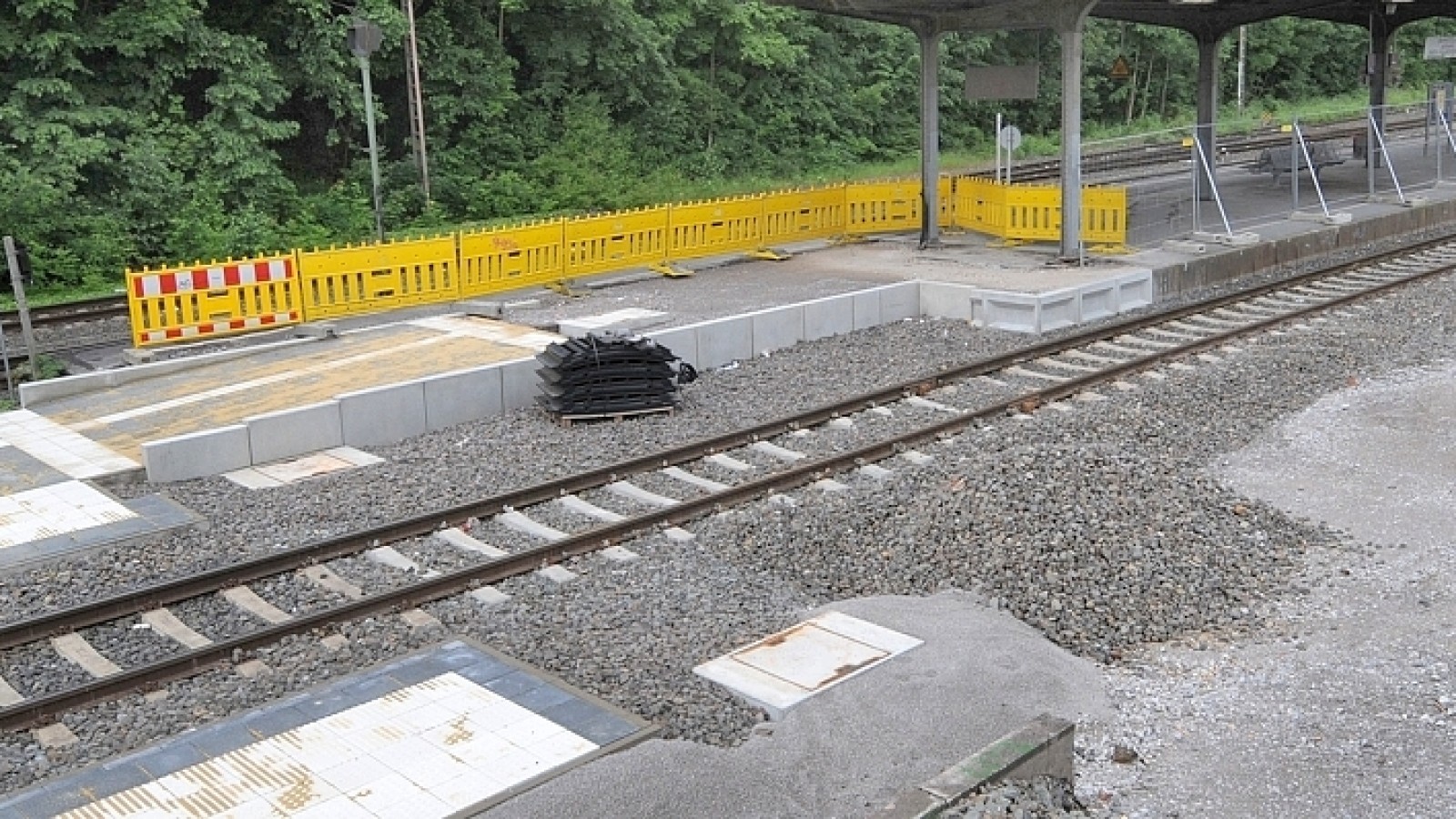 Neuer Zugang zu dem alten Bahnsteig