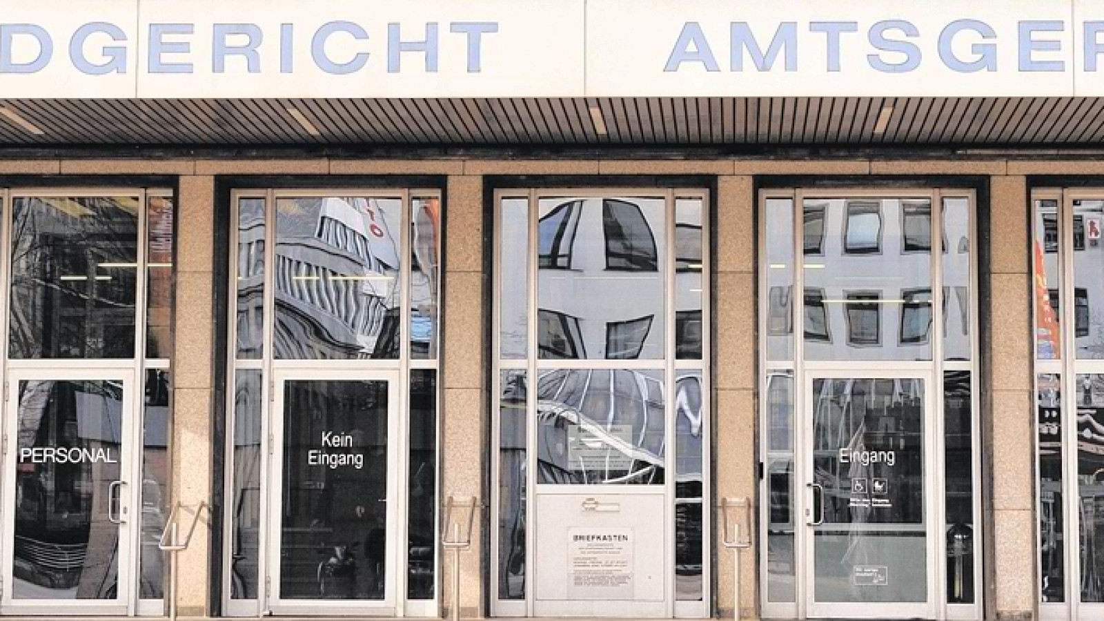 Angeklagte im Mordprozess beschuldigen sich gegenseitig