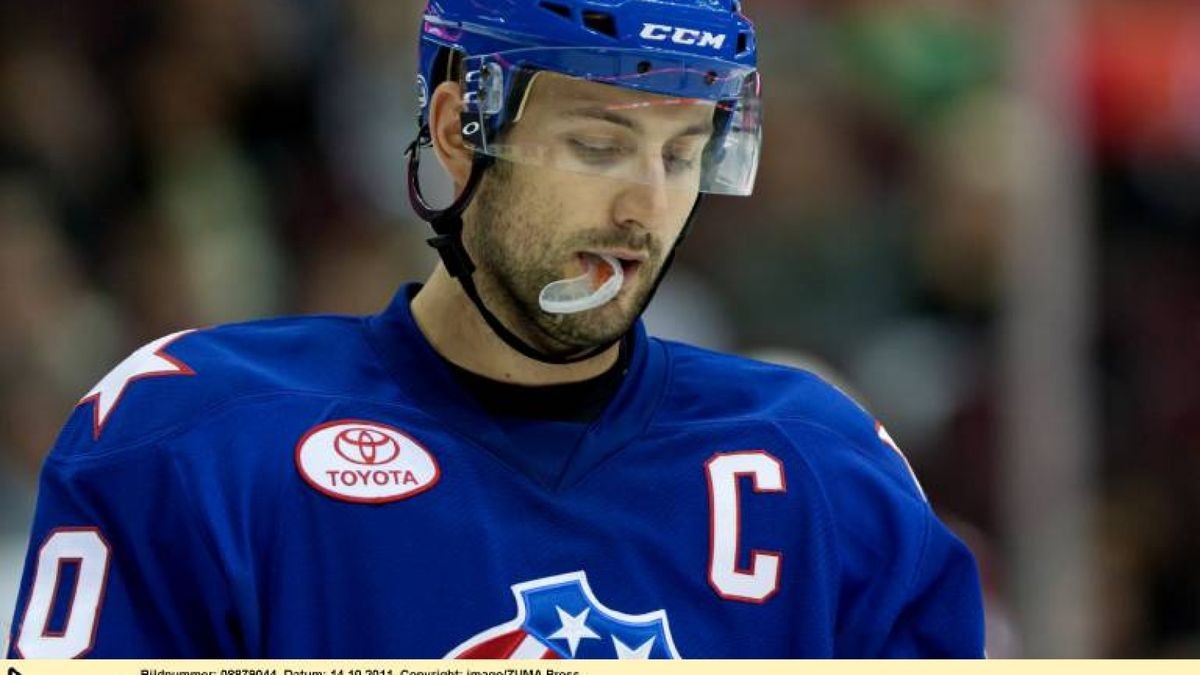 Colin Stuart stürmt für die Roosters