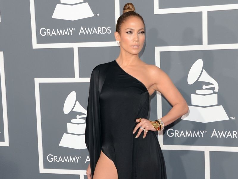 Jennifer Lopez zeigt beim Grammy Bein - und kopiert Jolie