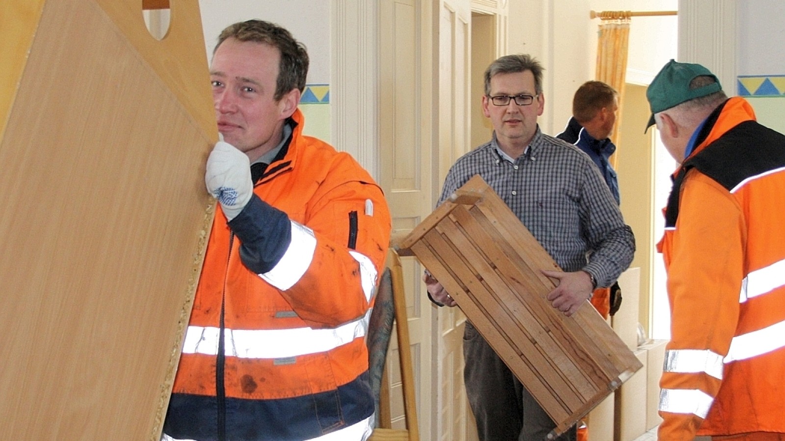 Mit Sack und Pack geht es ins Ausweichquartier