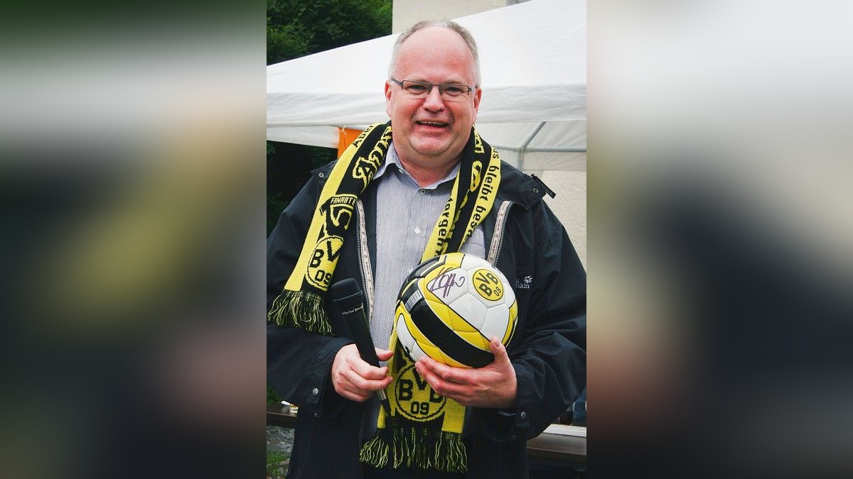 Bieterwettrennen um Ball mit Klopp-Autogramm