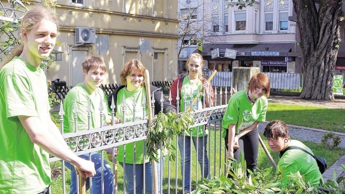 Neuer Sandkasten und schönerer Vorgarten