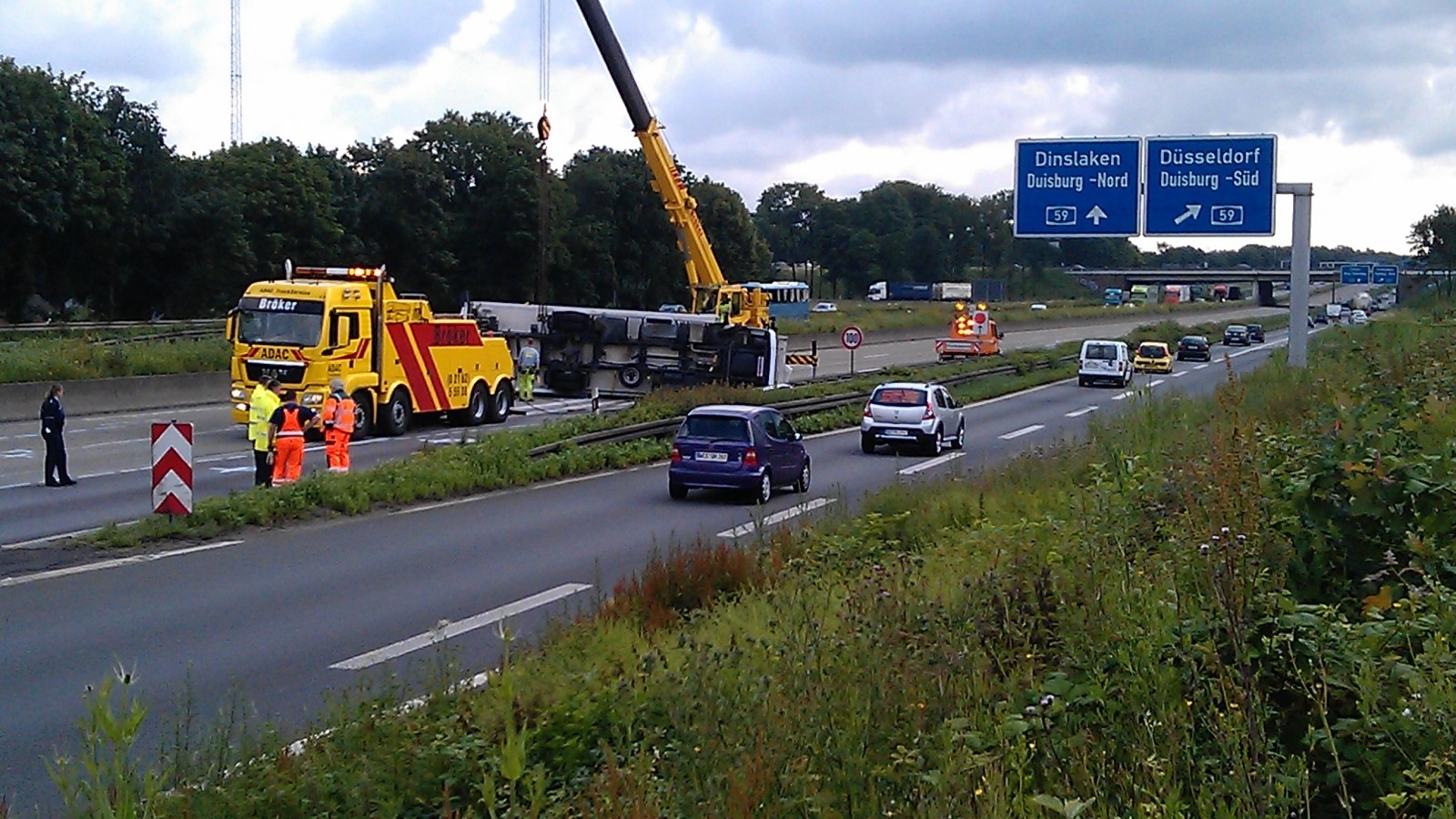 Kilometerlanger Stau durch schweren Lkw-Unfall auf der A40