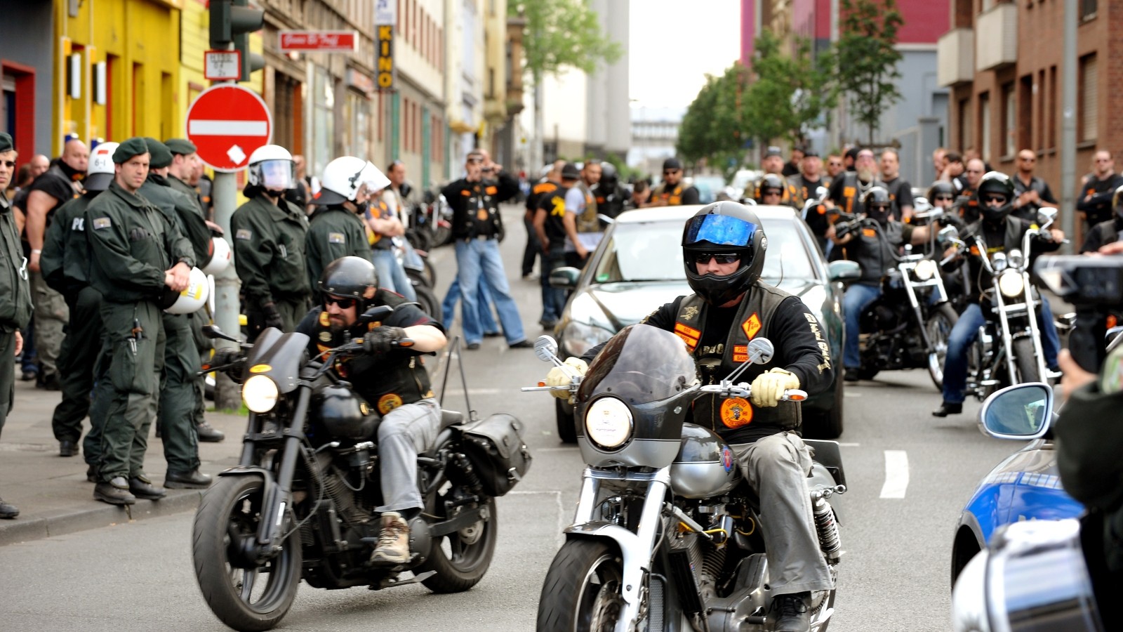 Rocker in NRW haben Verbindungen zu Hooligans und Schützenvereinen