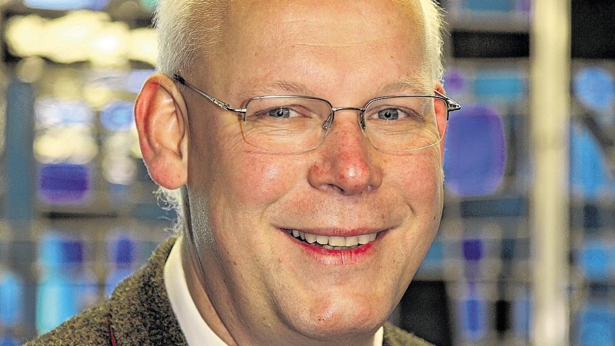 Pater Philipp spricht über das Glück – und Fußball