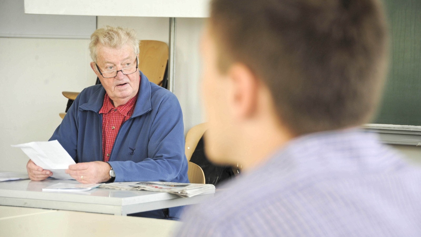 Ehemaliger Uni-Professor bringt Auslands-Stipendiaten in Essen Deutsch bei